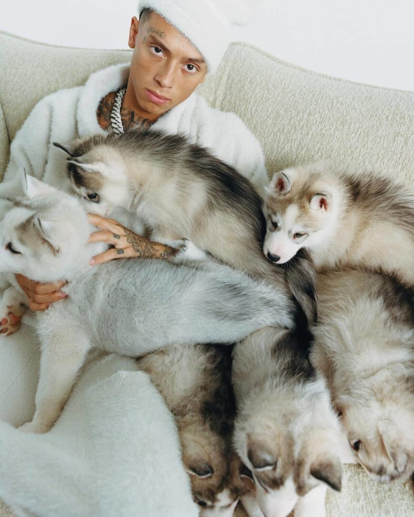 SPOTTED: Central Cee Looks Pretty in Pink Modelling Jacquemus’ ‘NEVE ...