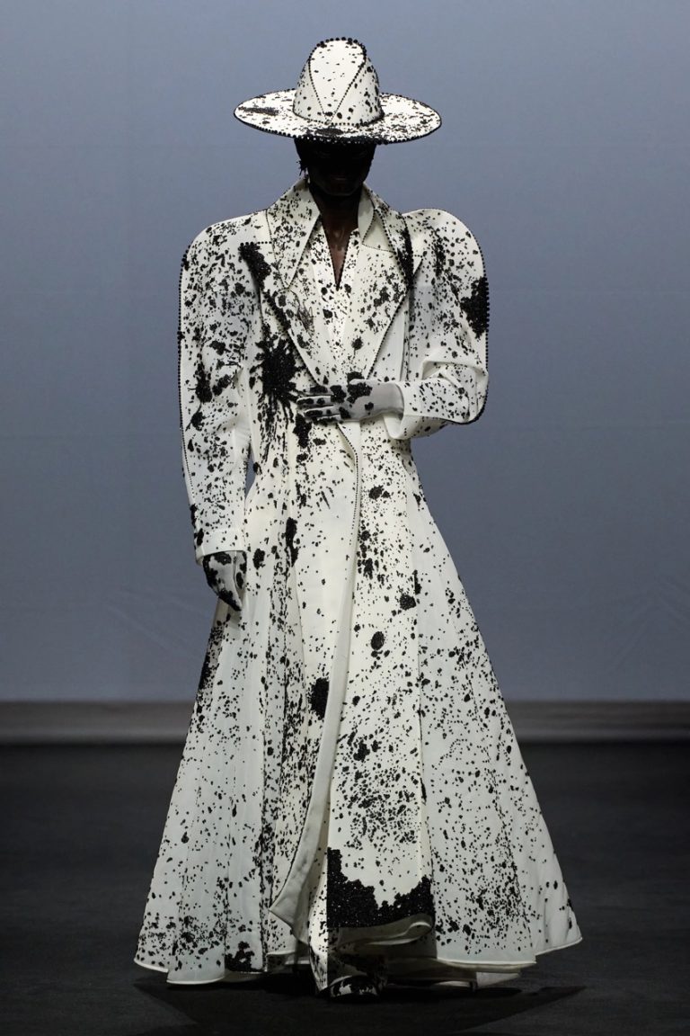 Robert Wun Haute Couture Fall/Winter 2025 Collection – PAUSE Online ...