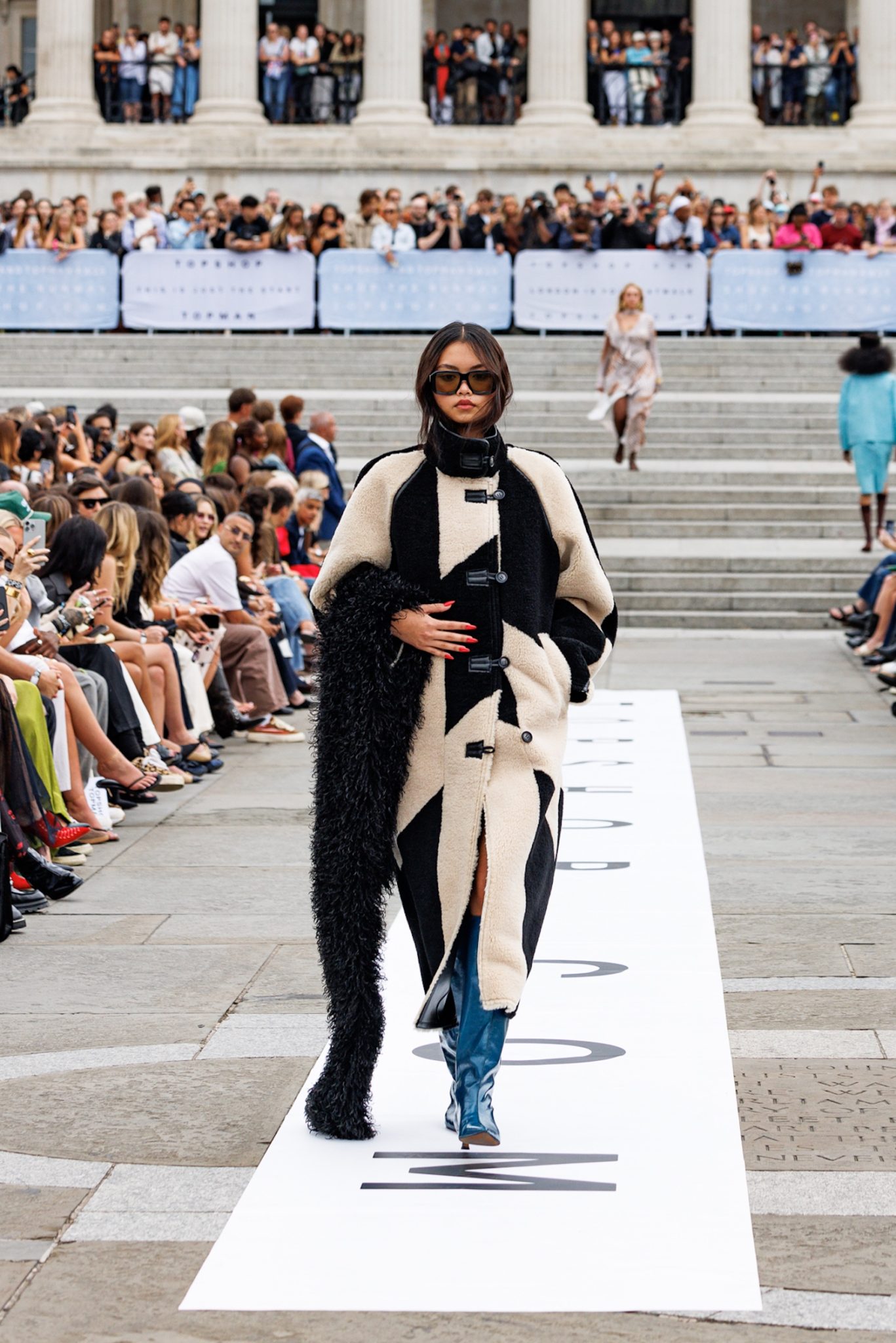 Topshop Takes Over Trafalgar Square Runway Relaunch – PAUSE Online ...